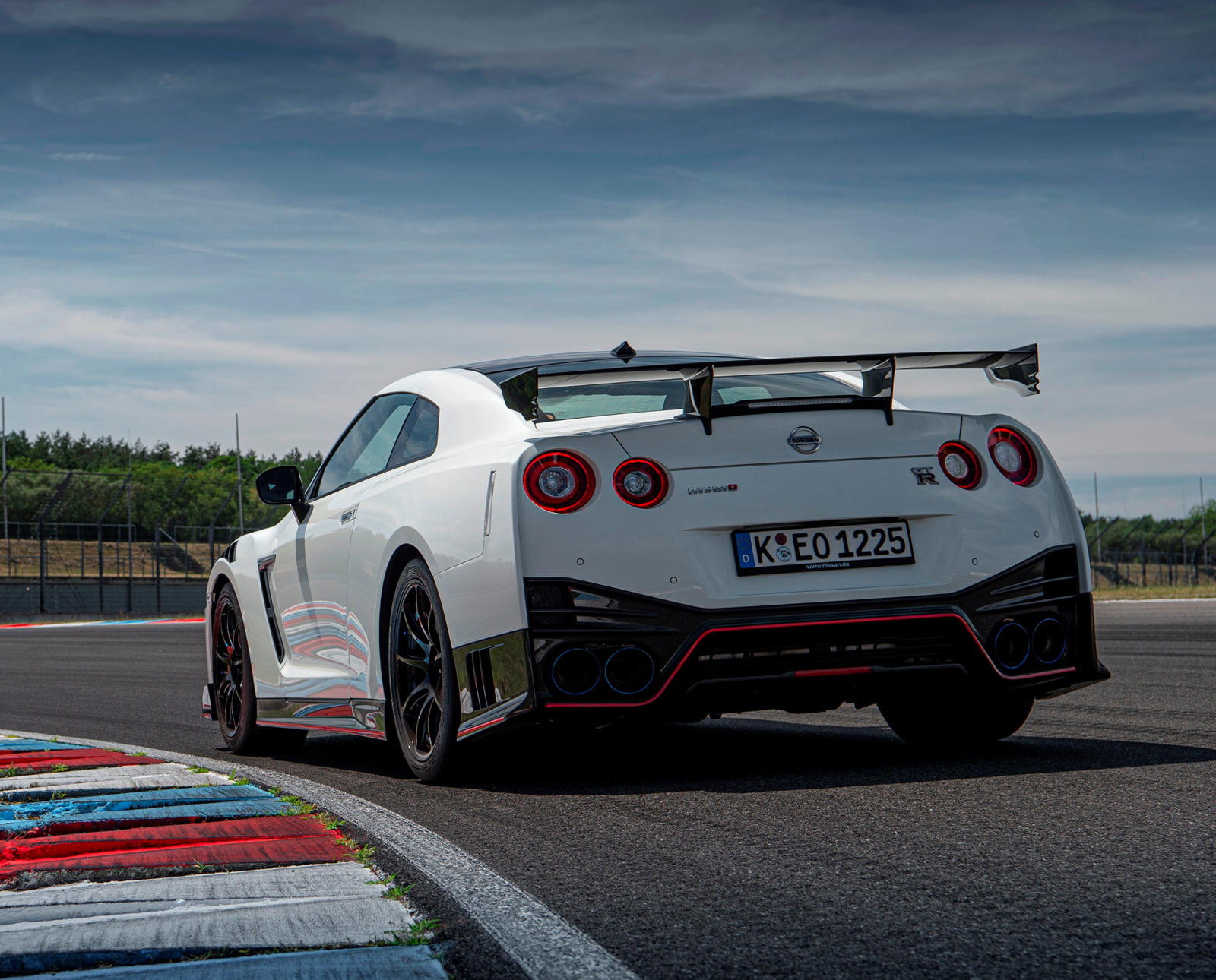 StriveME - خبر سار وآخر سيء عن نيسان GT-R